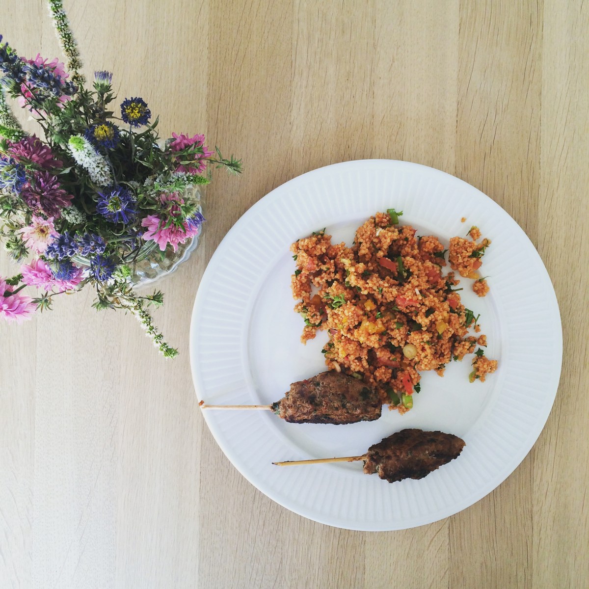 Kofta – arbabiske kødboller på spyd med couscous | madmedhjerte